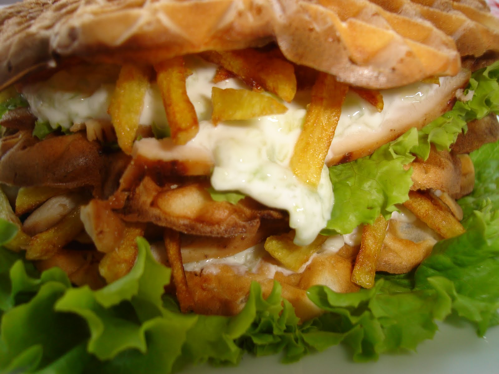 Pe masa din bucatarie: Super -mega- ultra-sandwich -waffle