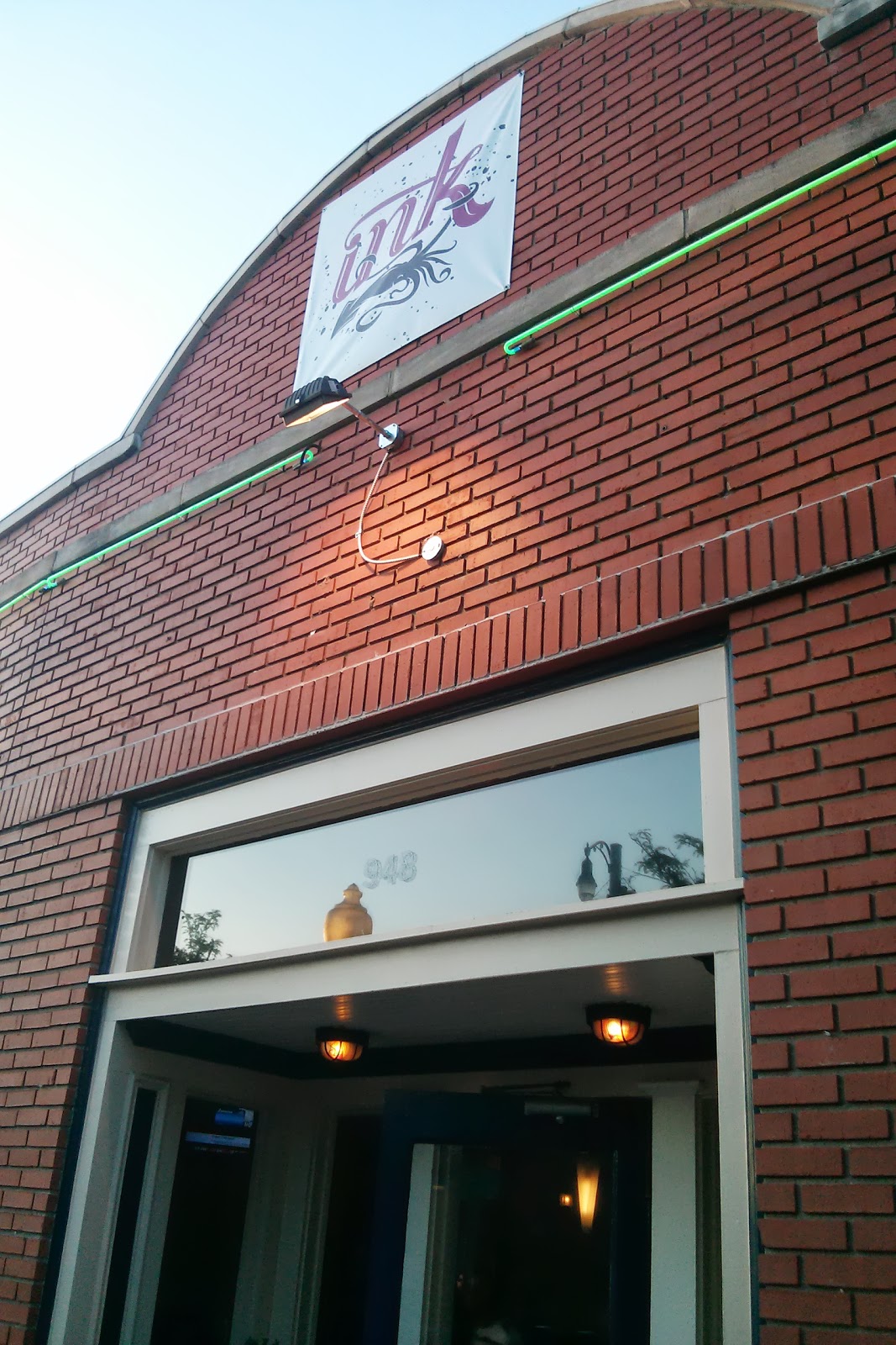 Amuse-bouches: Ink Bar, Lounge, Restaurant