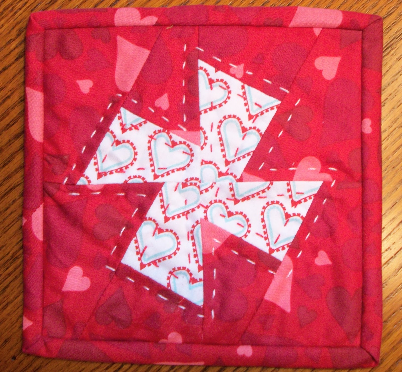 Craizee Corners: Twisted Pinwheel Mug Rug