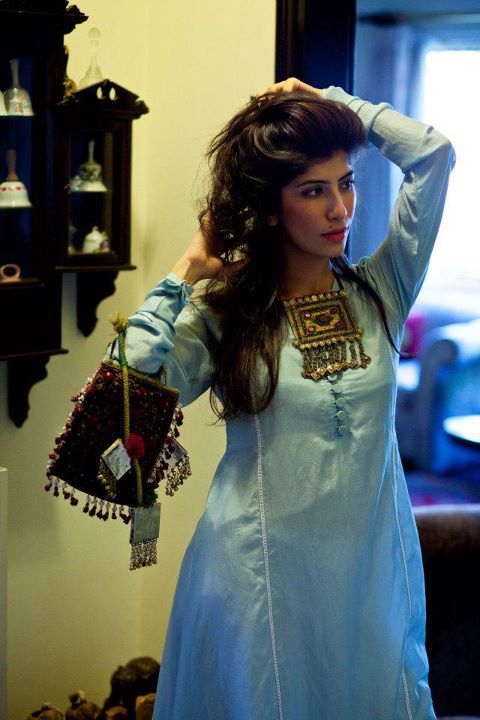 MG Fashion: KAASNI Eid Collection Featuring Saira Yousaf And sisters ...
