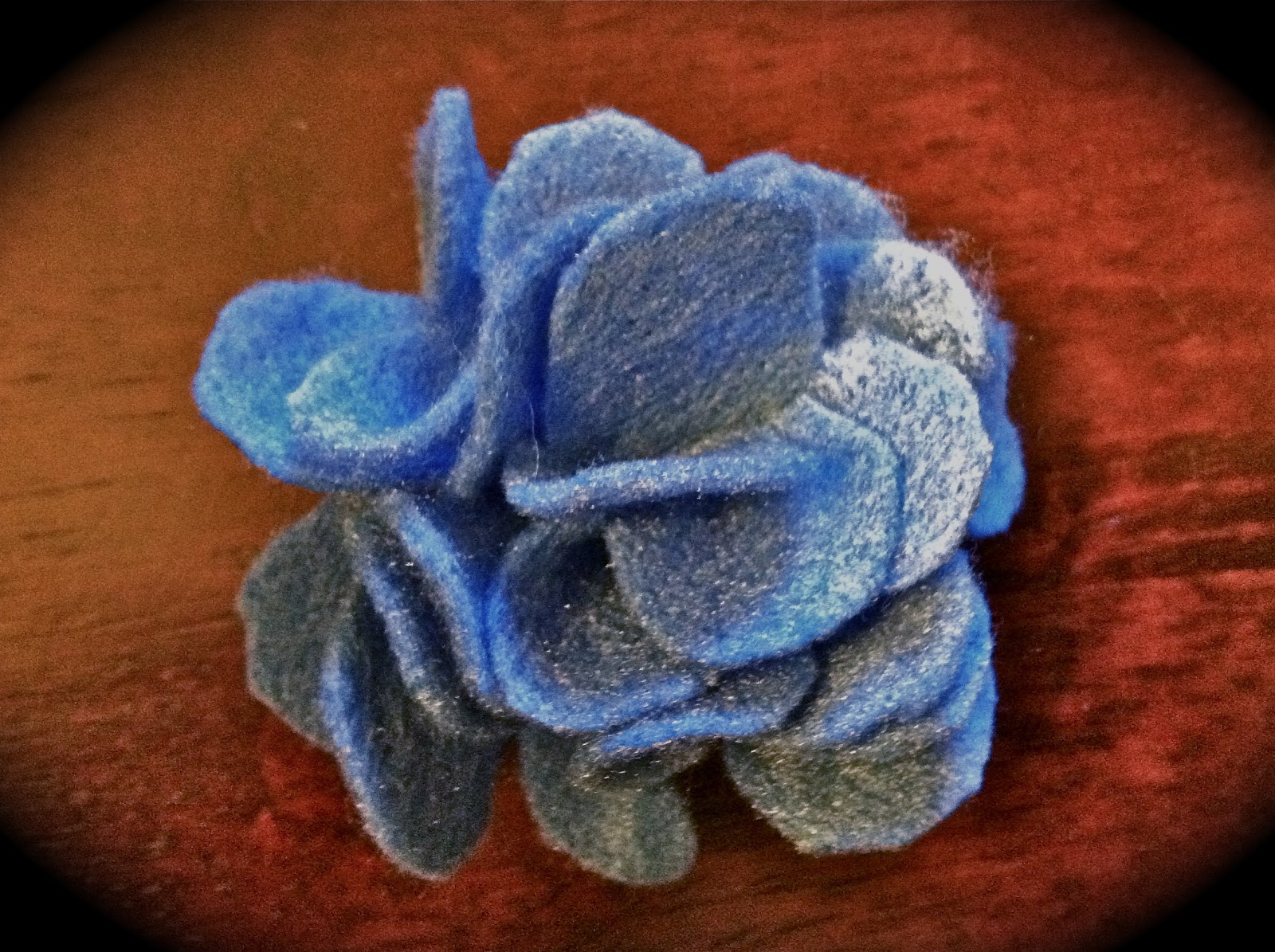 Redfly Creations: Felt flower pins