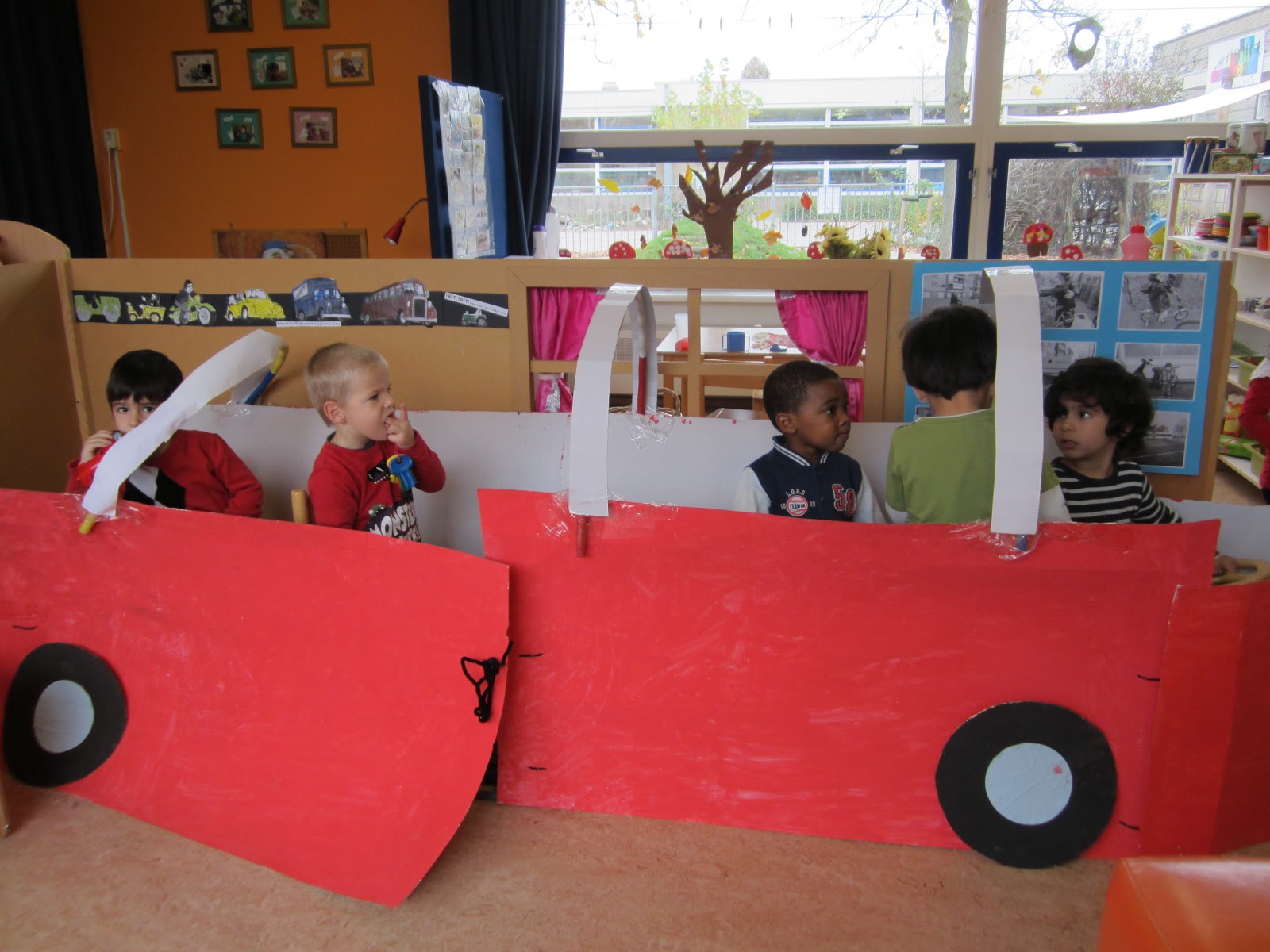 Blog voorschool De Ontdekking: We maken samen een rode bus