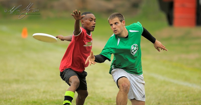 Photo Writing - Exploring Photography.: Frisbee Fun