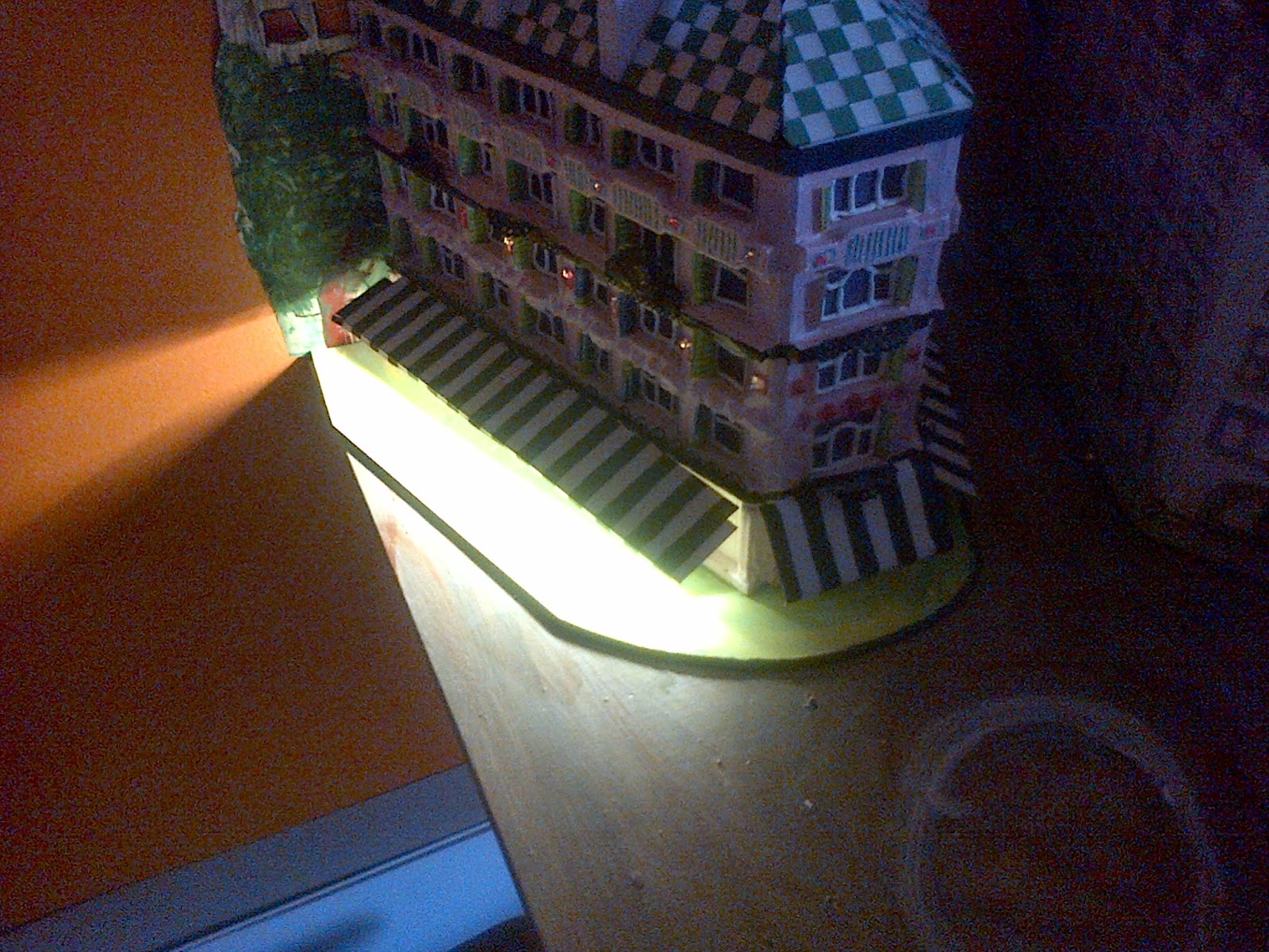 French Model Railway: HO Scale Building Lights - aesthetic issues