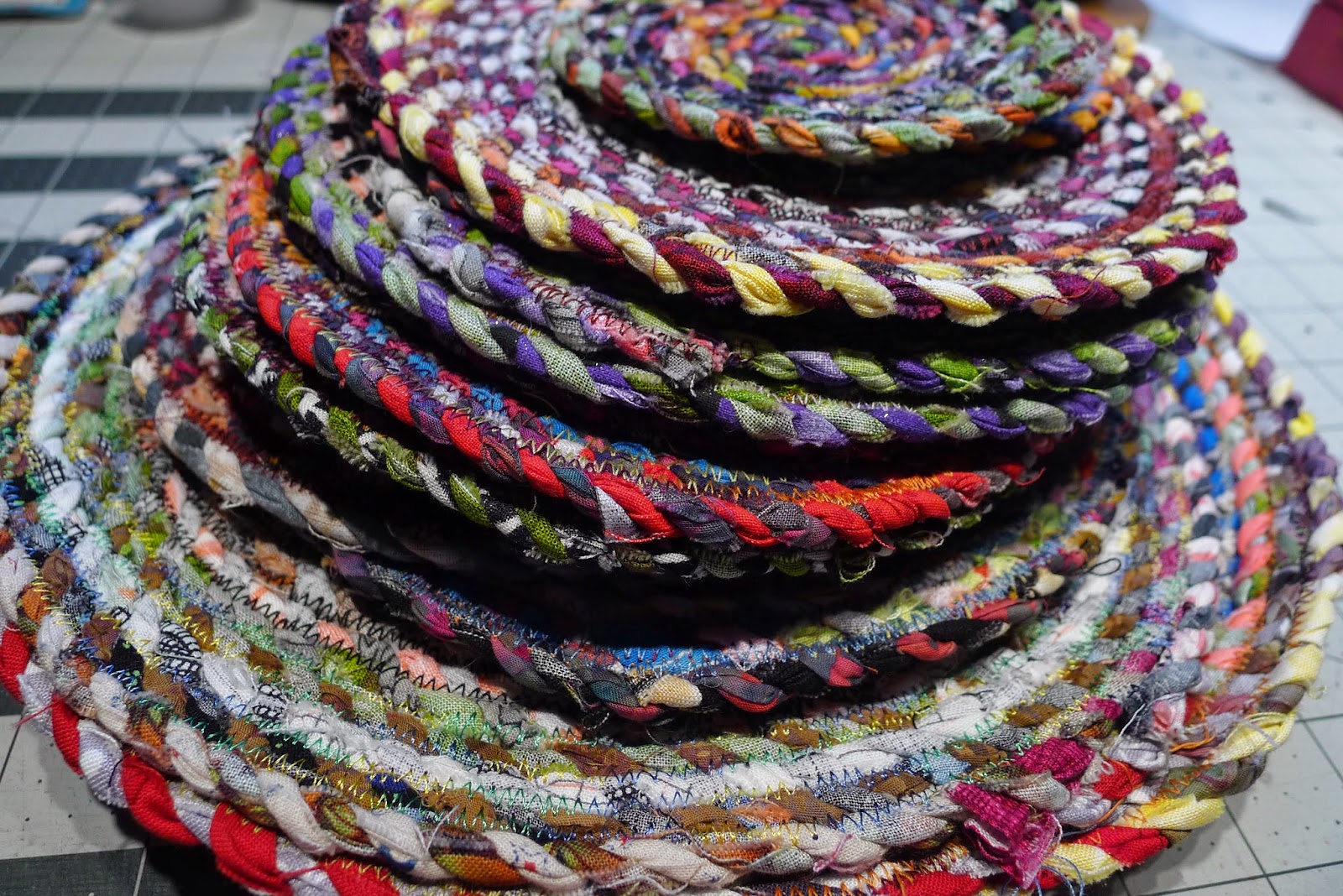 Till We Quilt Again!: Modern Rag Rug! Tut-Link