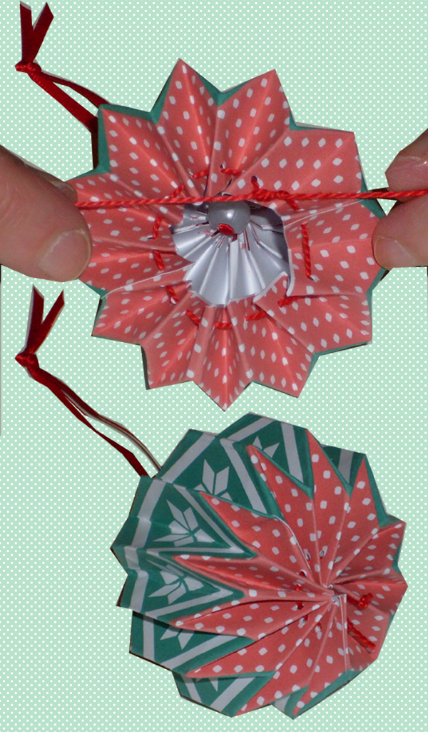 The Papercraft Post: Pleated Paper Globes Tutorial