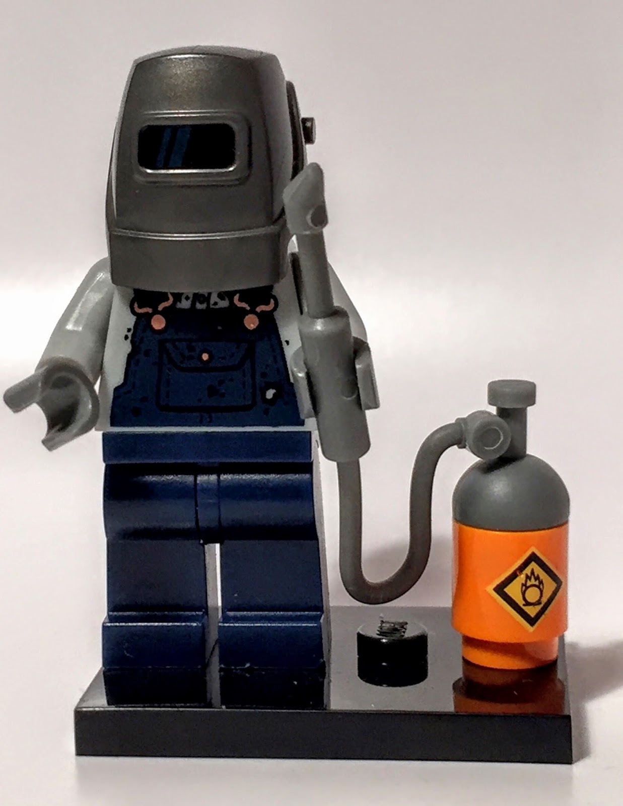 Lego Minifigure pictures: August 2016