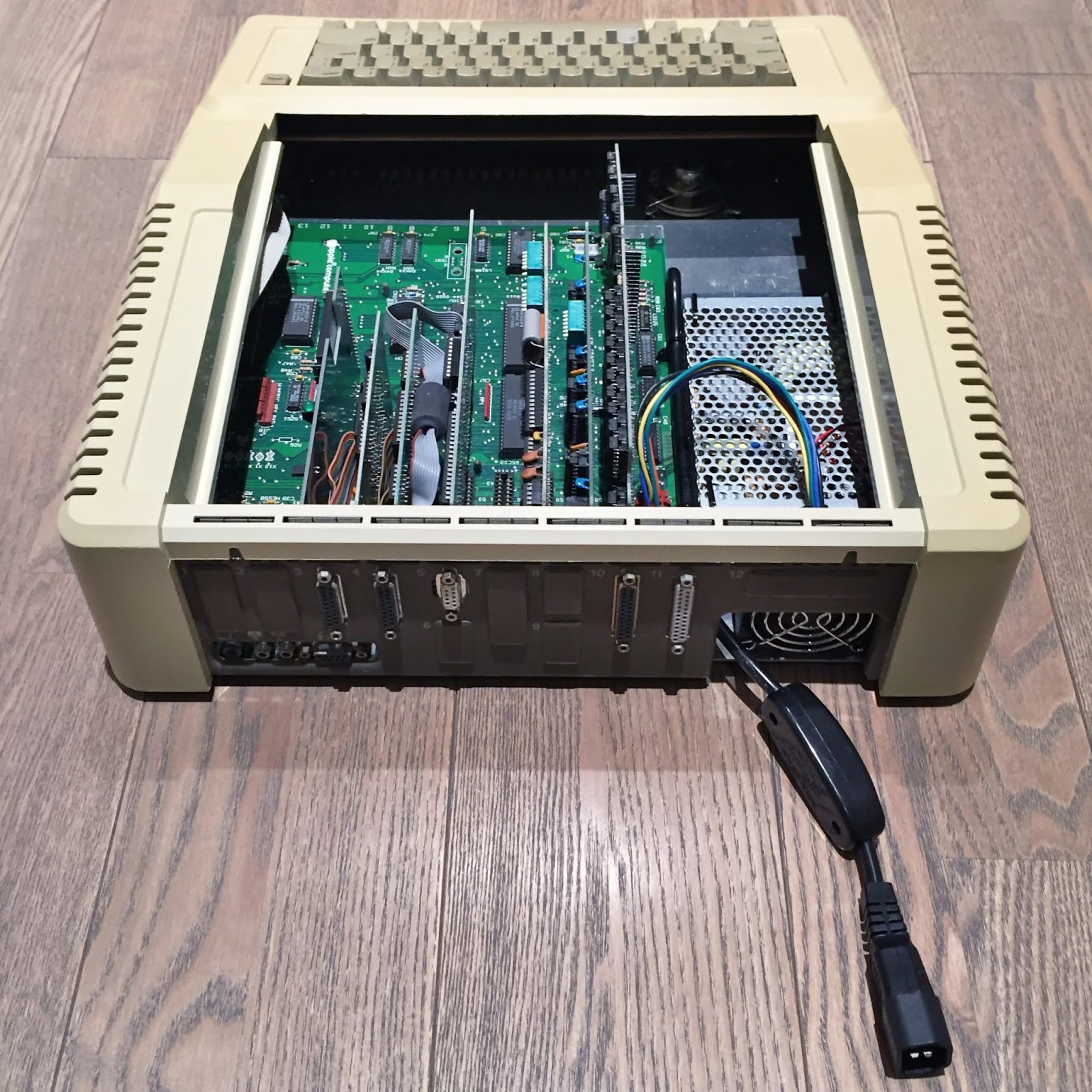 My Apple II Projects: Powering your Apple IIe - (1) A simple ...