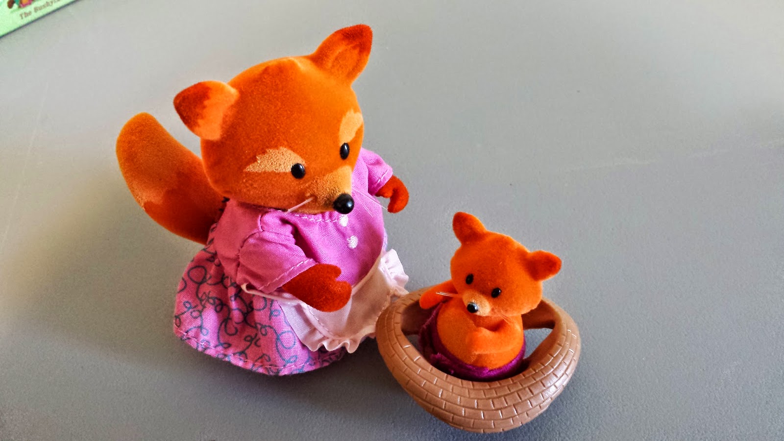 Emily's Toy Addiction Blog: Li'l Woodzeez Tippytails Fox Family by ...