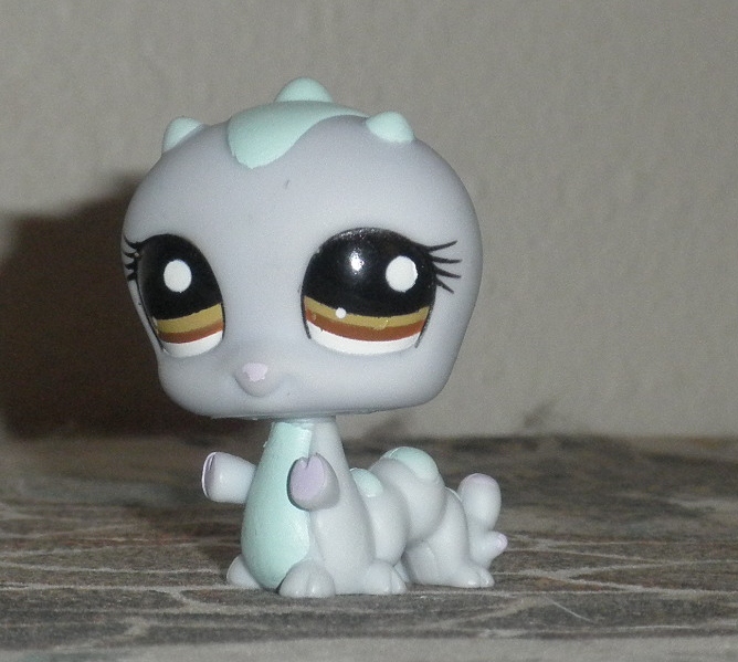 Collectomania: LPS Inchworms
