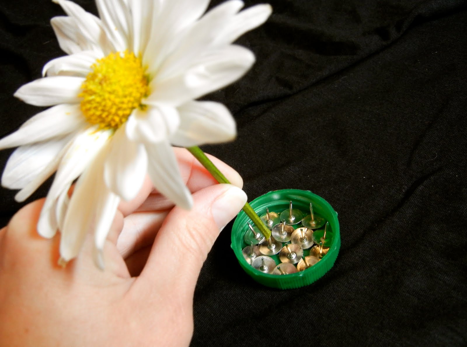 The Dainty Domestress: DIY Floral Frog for Flower Arrangements