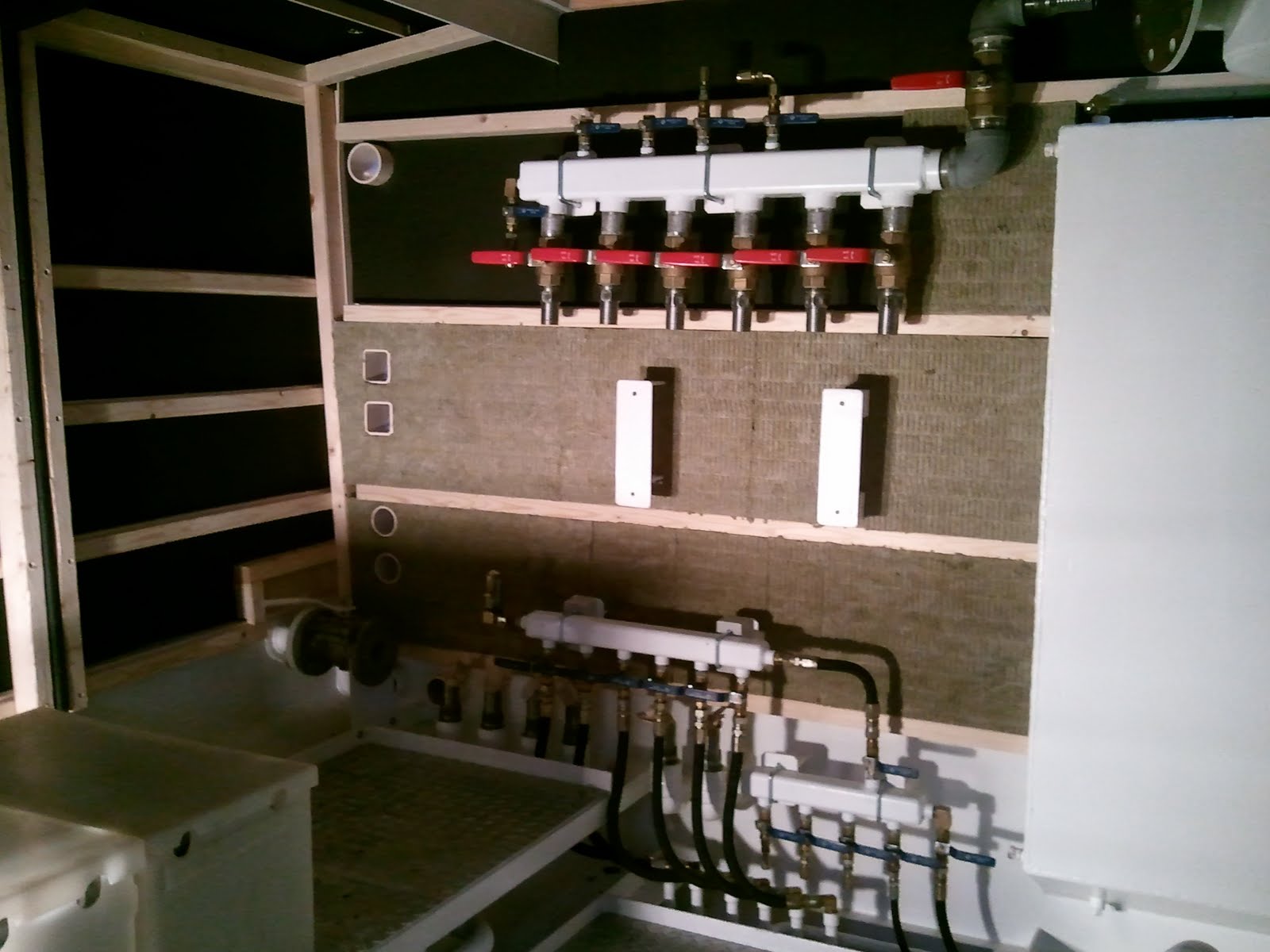 Building Koloa (Kama Hele): Engine room insulation finished