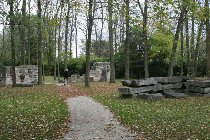 Toronto Fun Places: Enjoying the last colours at the Guild Inn Park and ...