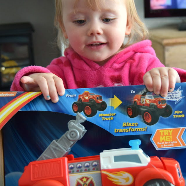 Wafflemama.: Transforming Fire Truck Blaze >> Toy Review