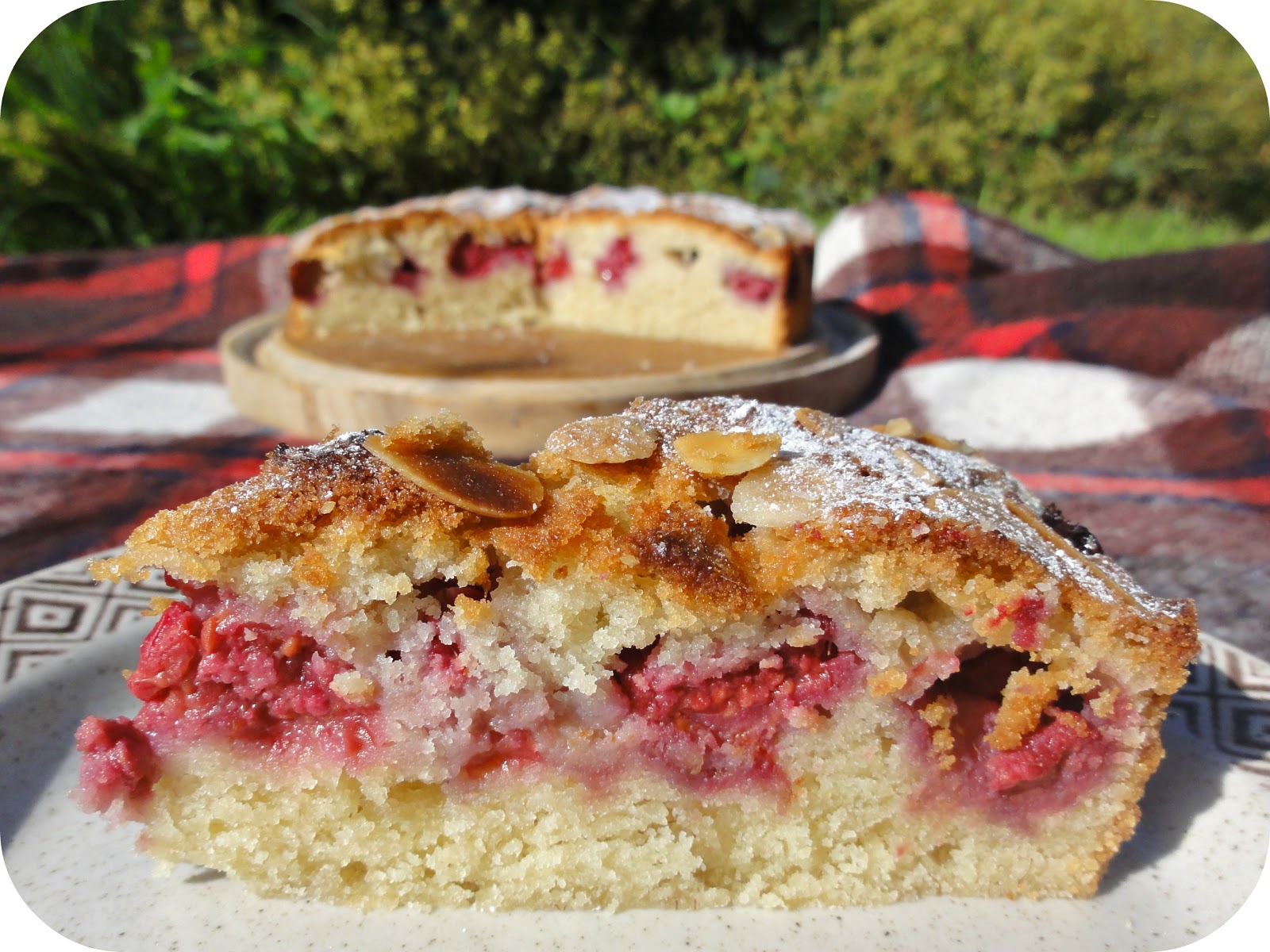 The Procrastobaker: Raspberry Bakewell Cake