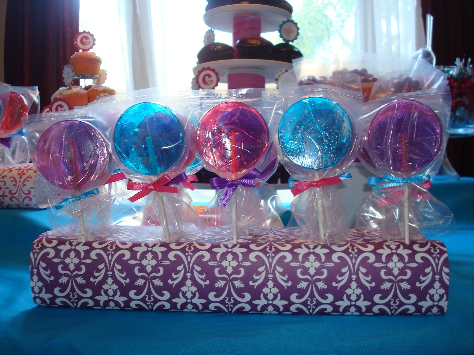 Lollipops & Paper: Summer dessert table ideas