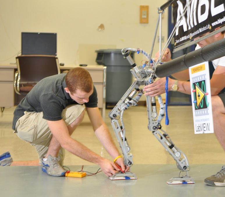 Suburban spaceman: Amber 2 robot walks with a human gait - Video