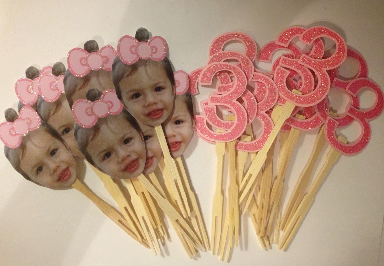 Cake Face Toppers: Hello Kitty cupcake toppers