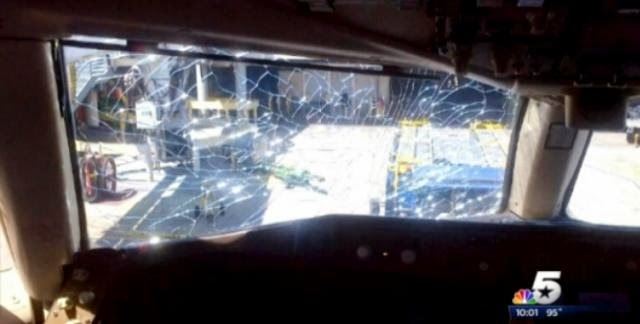 EMERGENCY Boeing 757 makes emergency landing in Los Angeles after ...