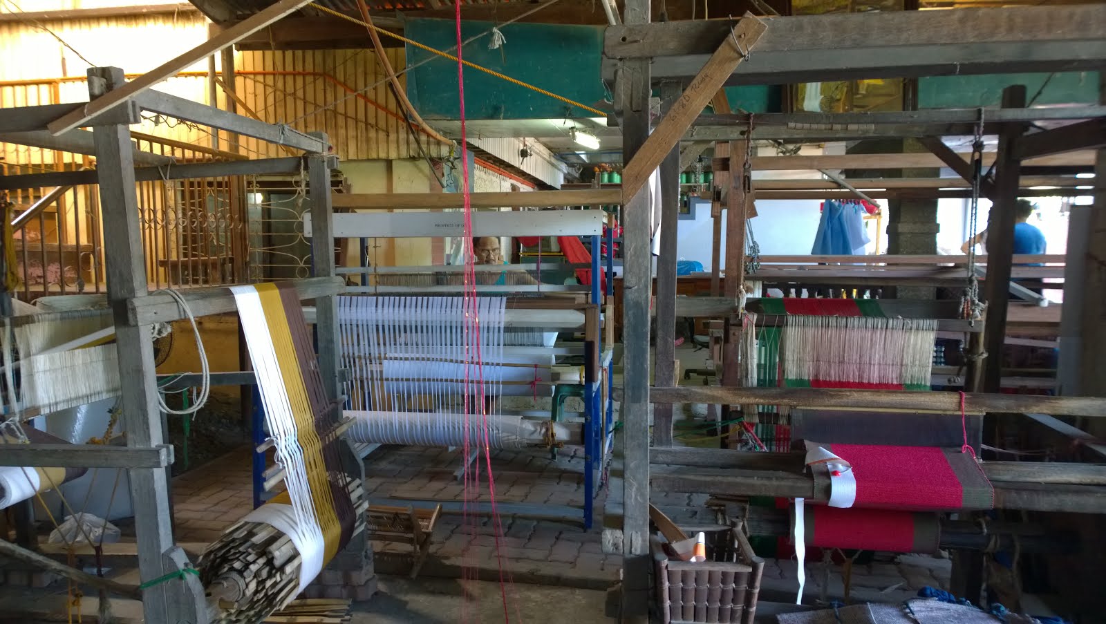 Pork in the Road: Rowilda's Handloom Weaving -- keeping the colourful ...