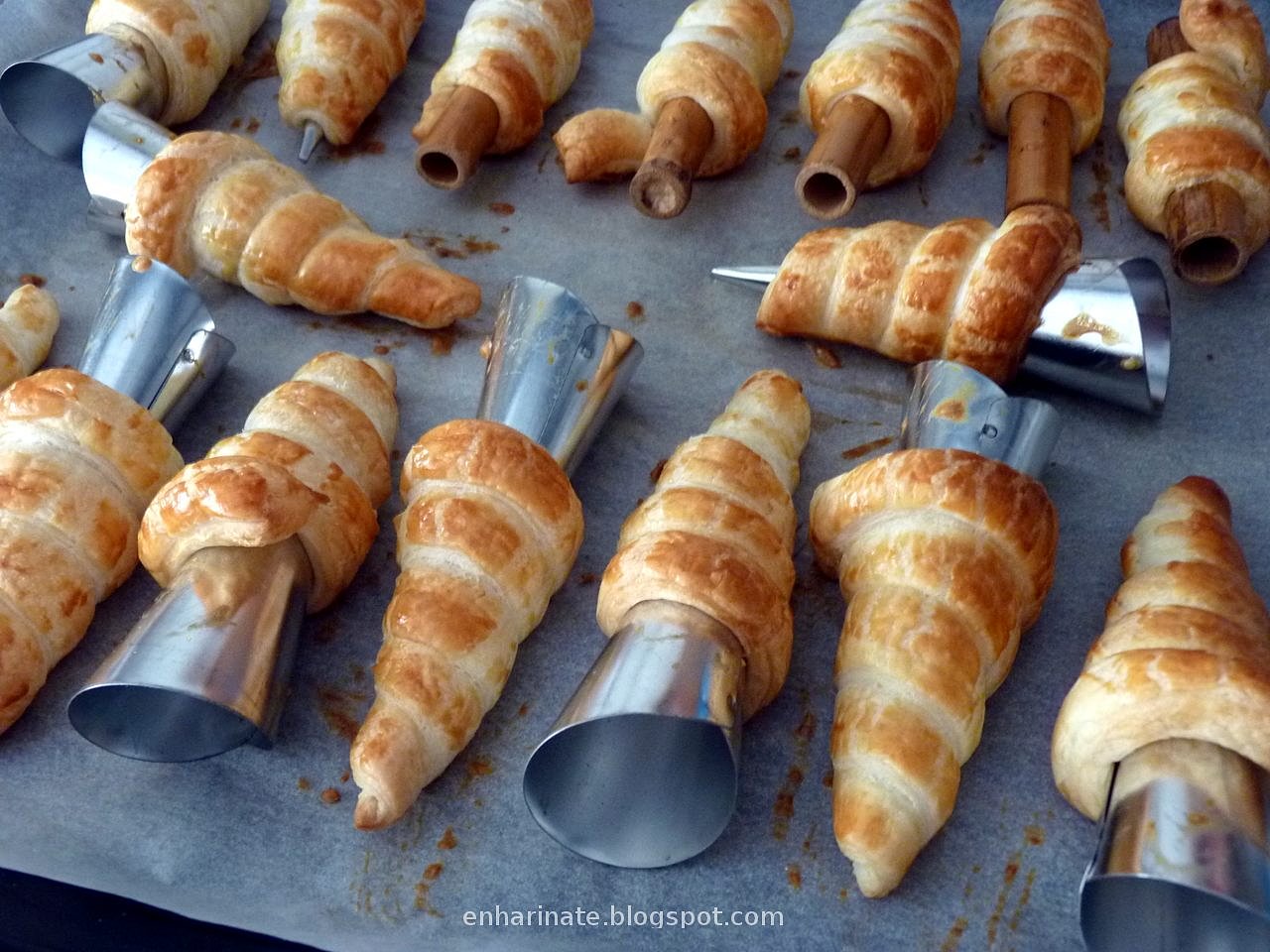 EnHarínate: Cuernos de crema. Un pastelillo de los más apetecible