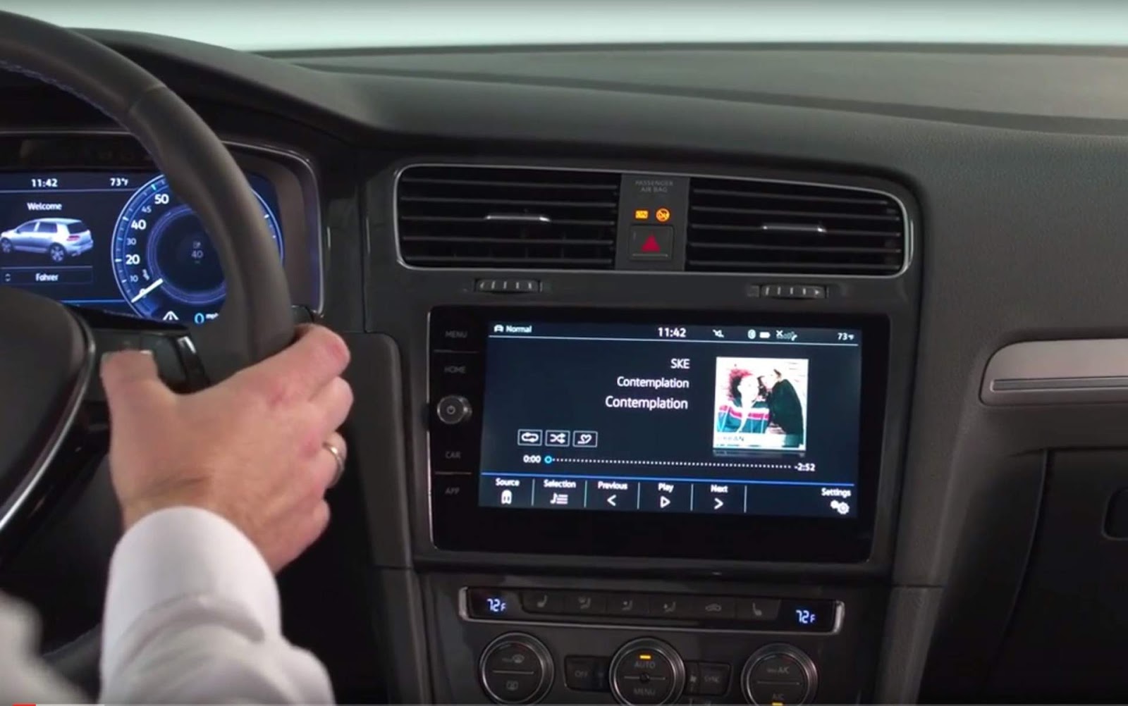 VW Golf 2017: vídeo mostra o interior com Cockpit Virtual