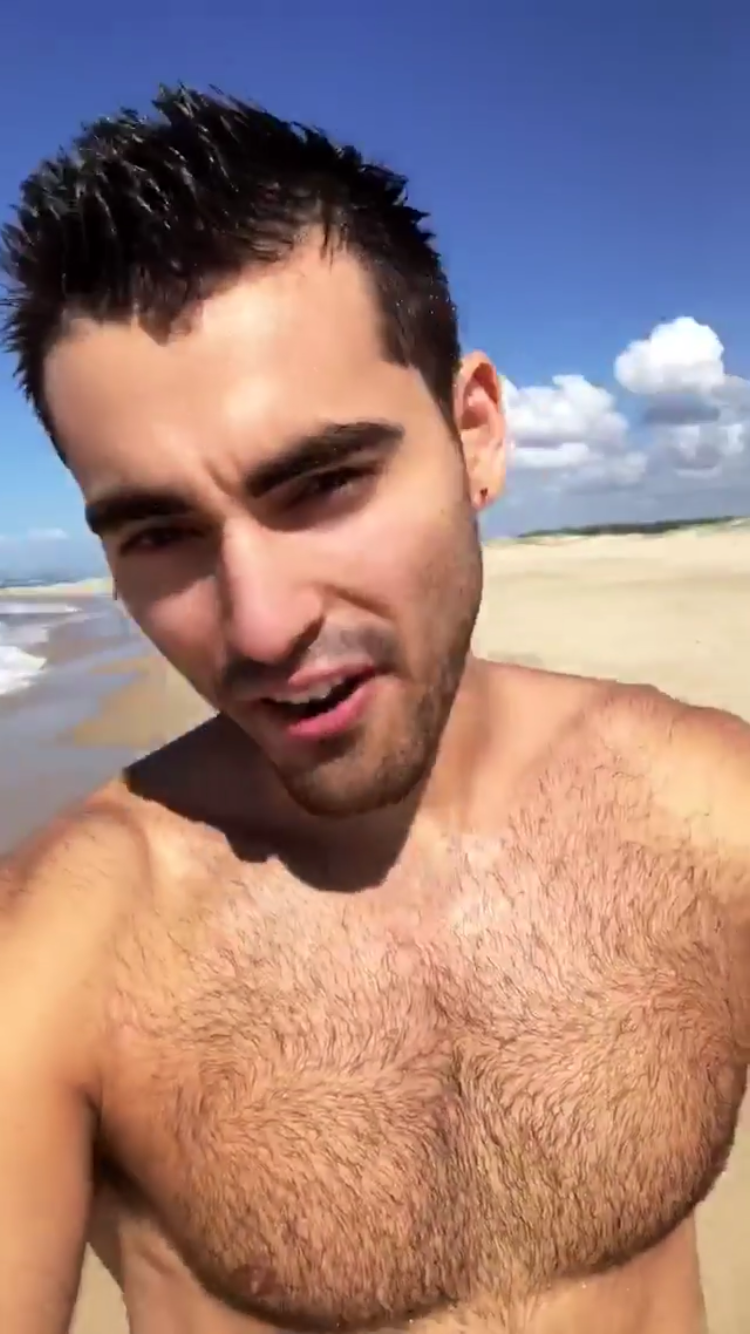 Alexis_Superfan's Shirtless Male Celebs: Blake Michael shirtless beach ...