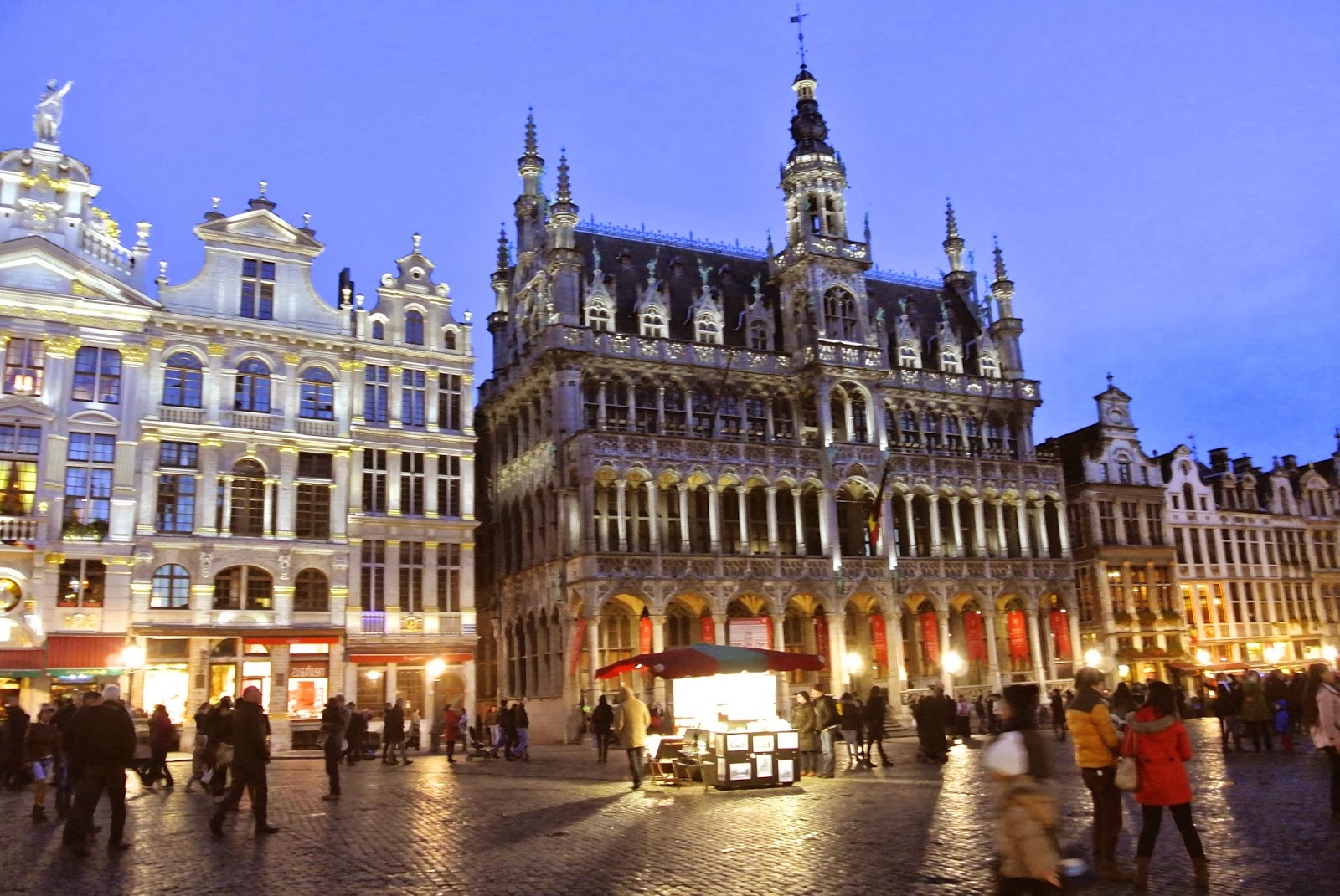 danielle abroad: listing & la grande-place