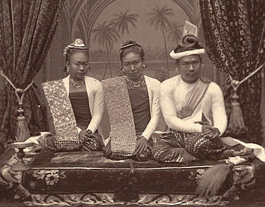 Hla Oo's Blog: King Thibaw: Bring Home The Last King Of Burma