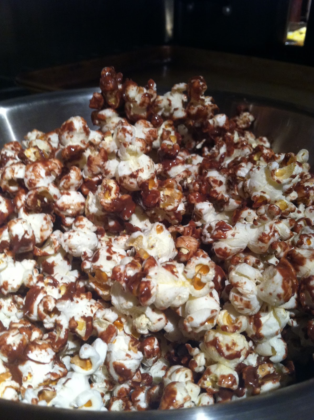 parsley & polka dots: chocolate-coated popcorn