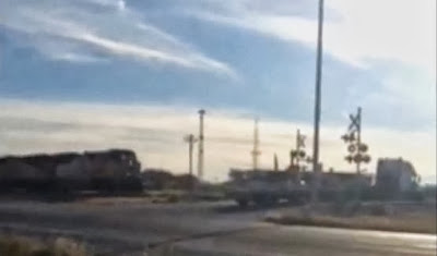 ΕΝΤΥΠΩΣΙΑΚΟ... ΒΙΝΤΕΟ: ΔΕΙΤΕ ΠΩΣ ΕΙΝΑΙ ΝΑ ΠΕΦΤΕΙ ΤΡΕΝΟ ΠΑΝΩ ΣΕ ...