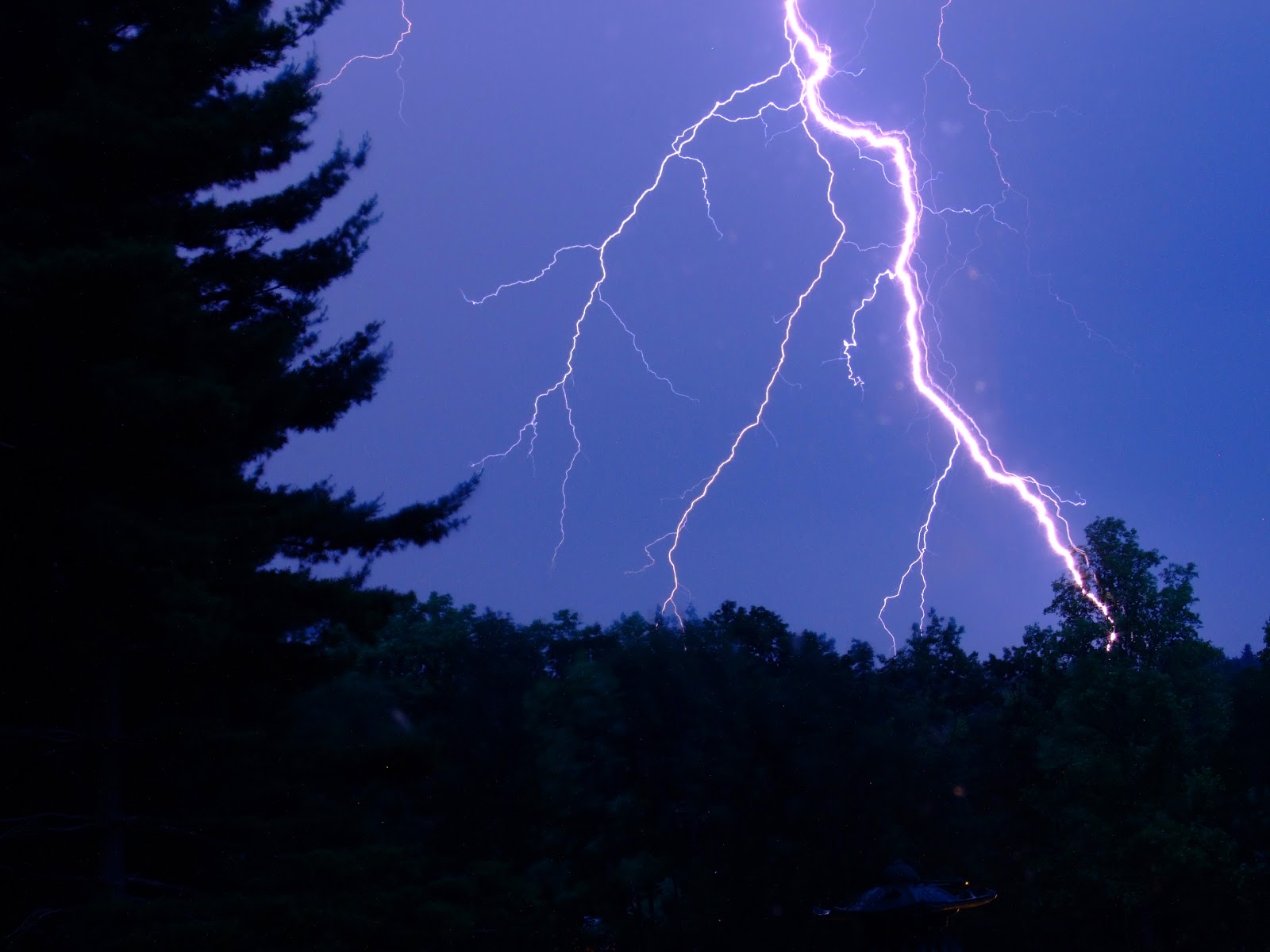 Disaster Kit Survival Skills 101: How to Avoid Being Struck by Lightning