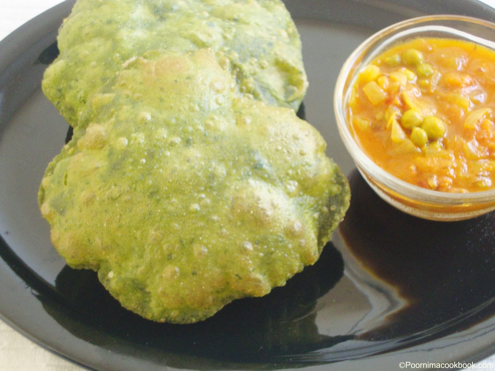 Poornima's Cook Book: Palak Poori (Puri) / Spinach Poori