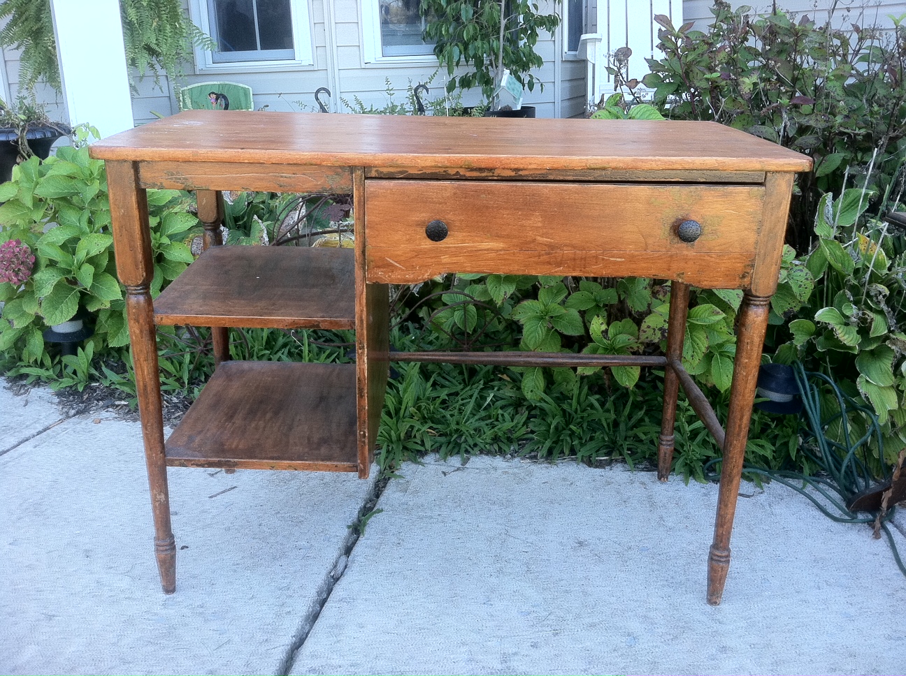 a wee Meenit: Greek Blue desk