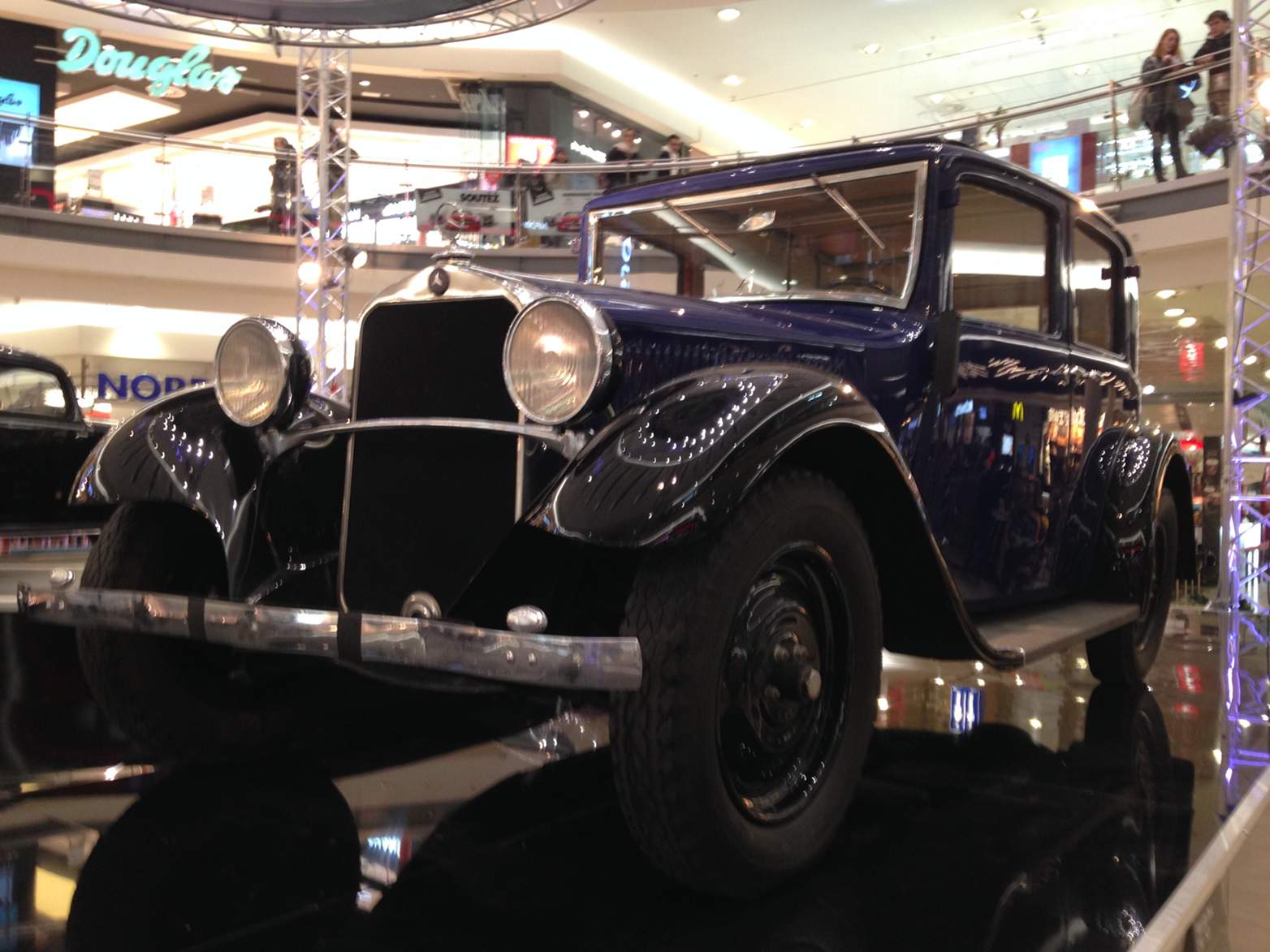 Oldtimerworld: Mercedes 200 - W21