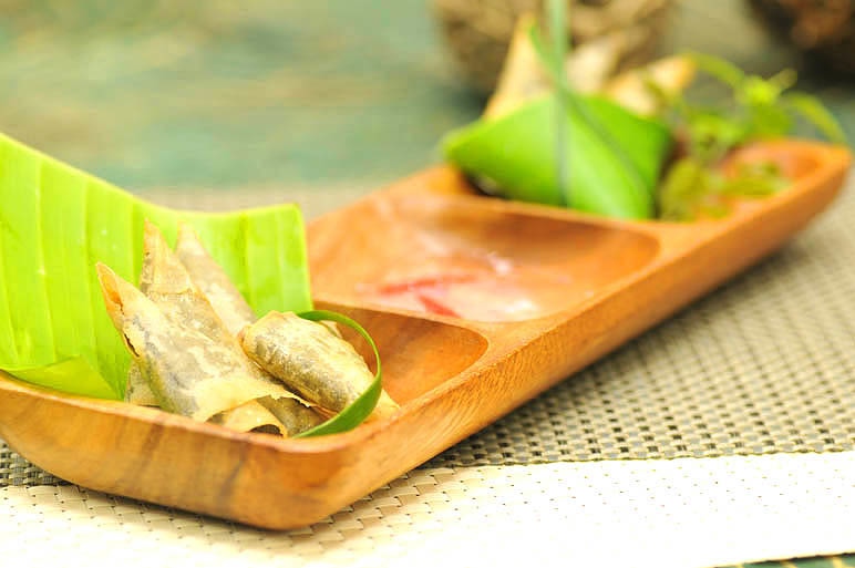 Laing lumpia, anyone? | munchin' in manila