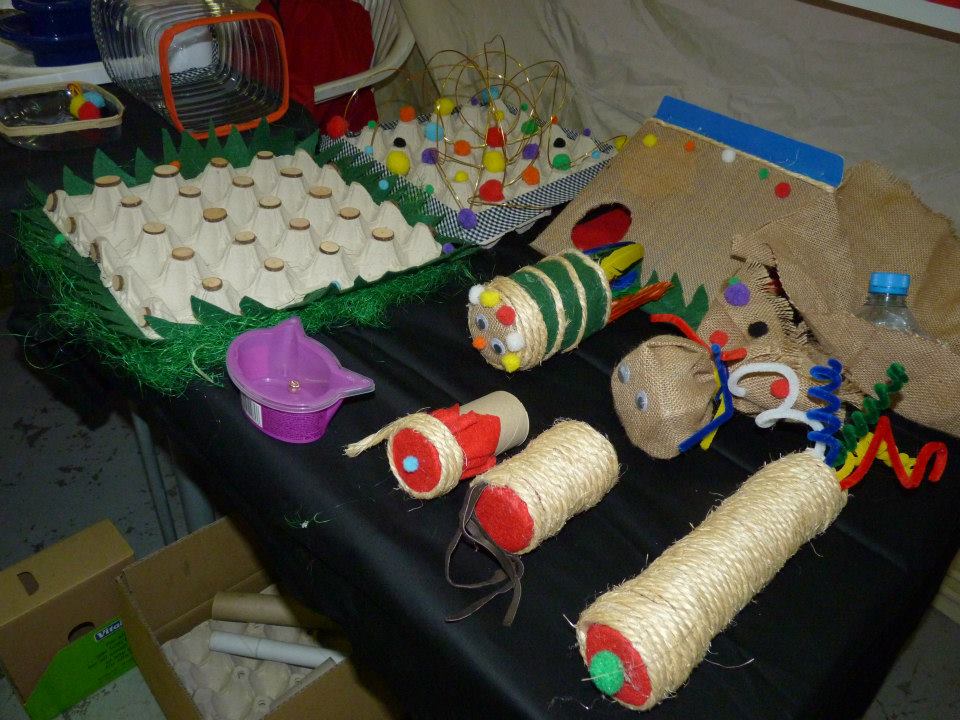 Gatos con material reciclado - Imagui