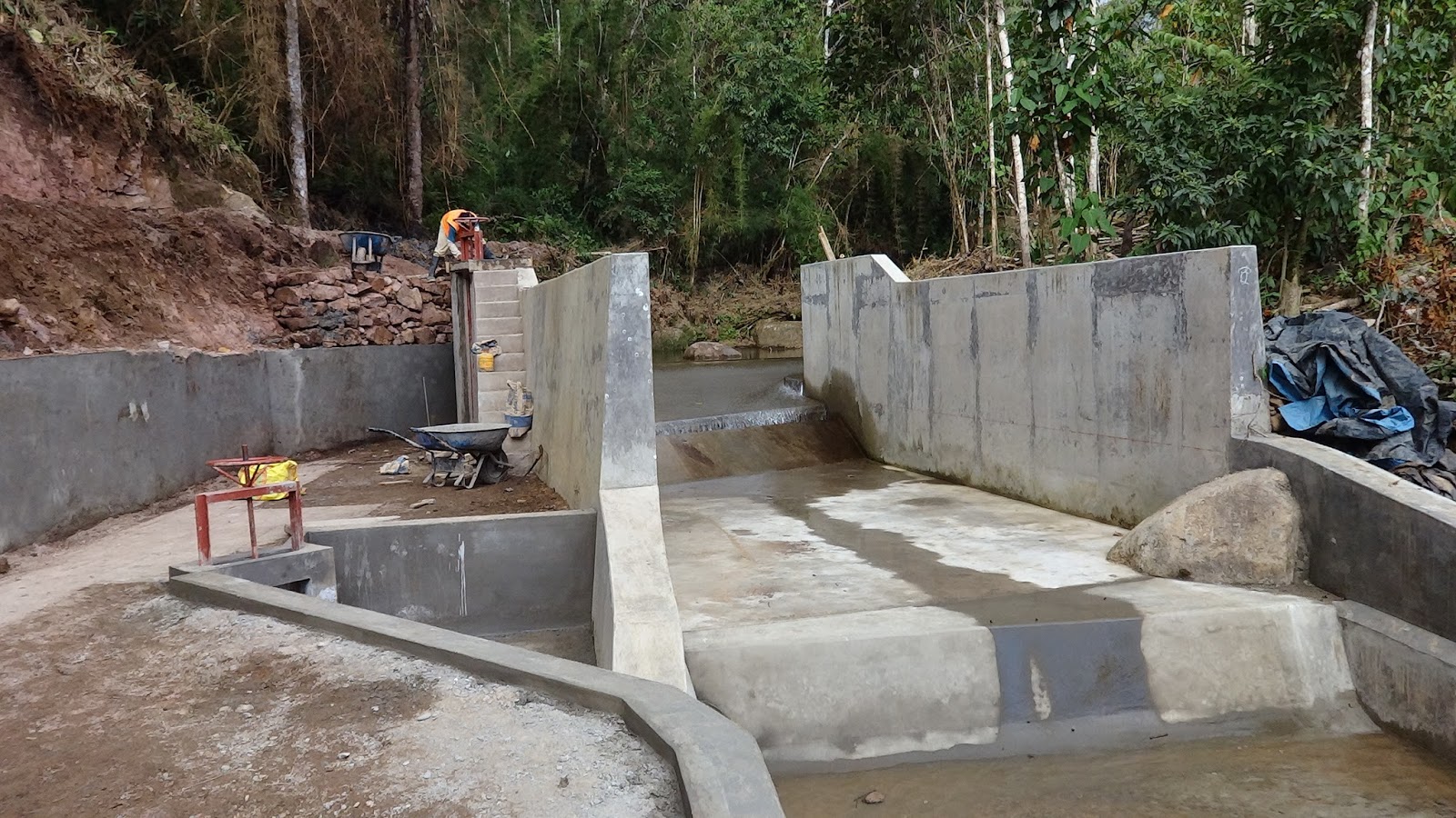 INFRAESTRUCTURA DE RIEGO: BOCATOMA TIROLESA CON COLCHONES DE ...