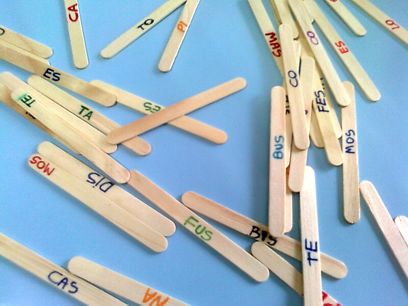 EDUCANDO COM ARTE...: PALAVRAS NO PALITO...