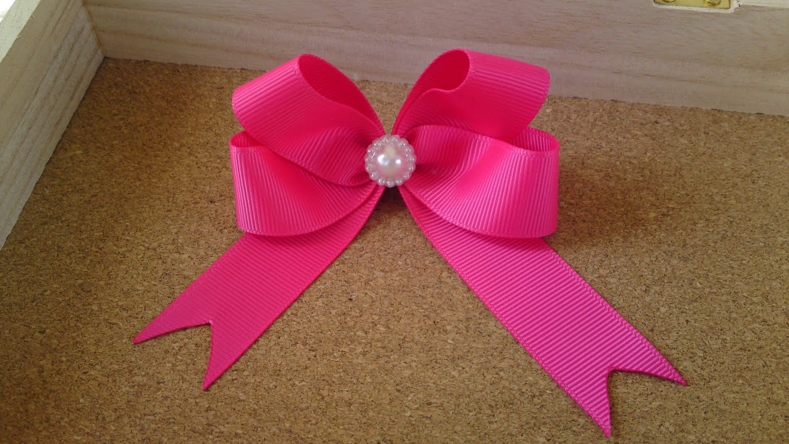 *: Tail Down Pretty Pink Ribbon Bow