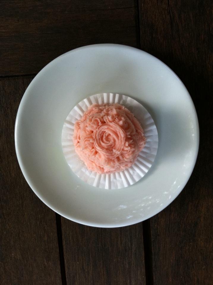 Sunny Sweet Creations: Sweet mini rose cake