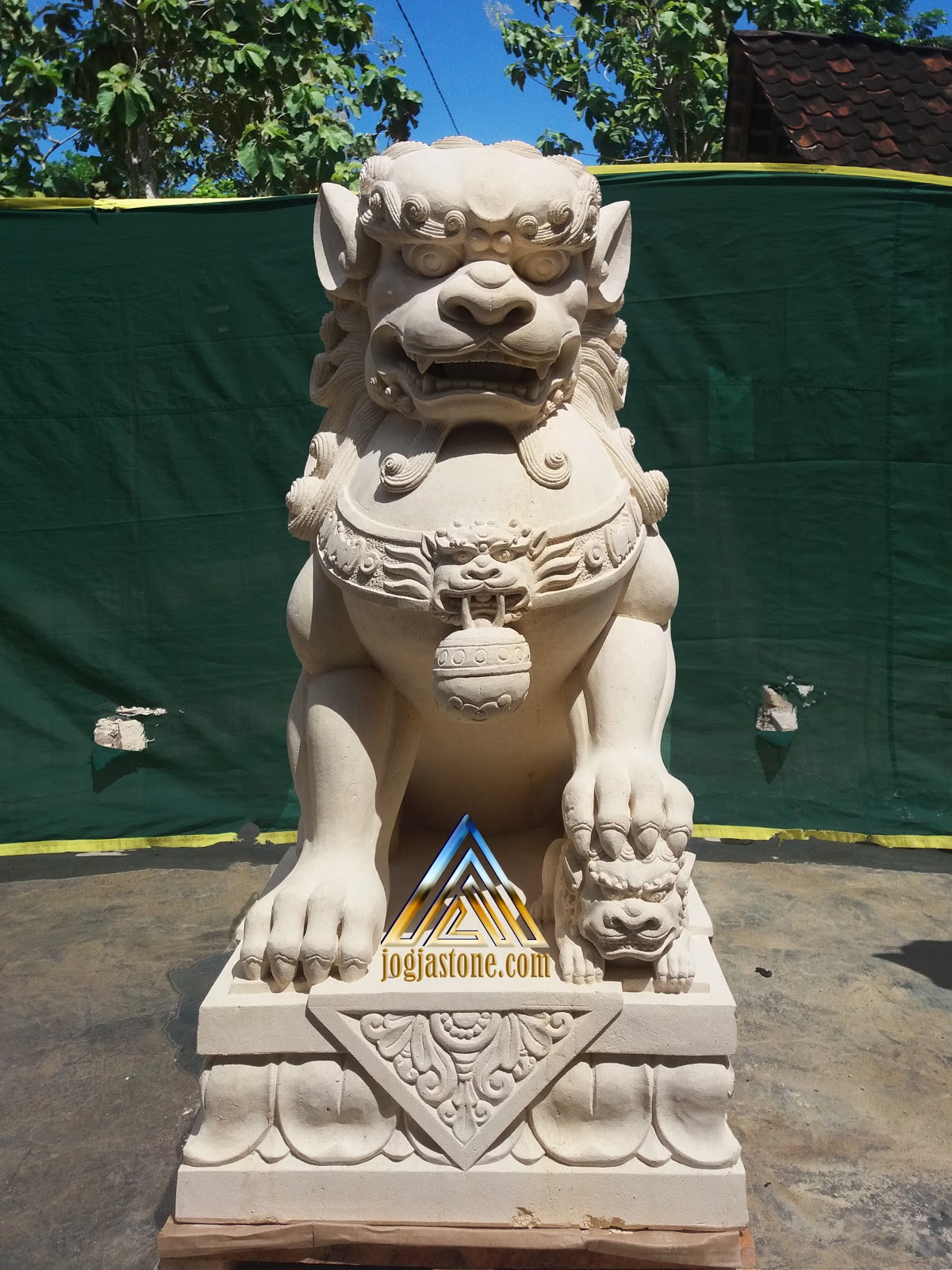 Patung singa samsi atau foo dog