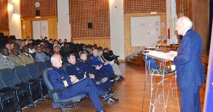 AMICAA: Improve your english