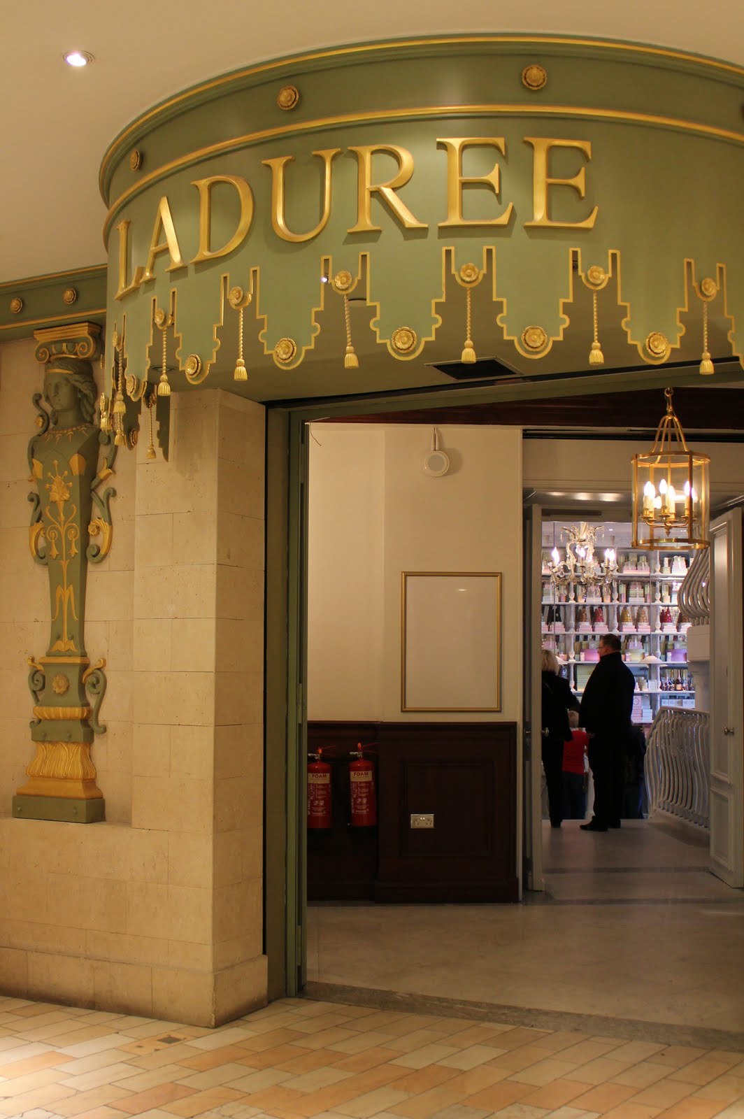 Savouring the Seasons: Bienvenue Laduree!