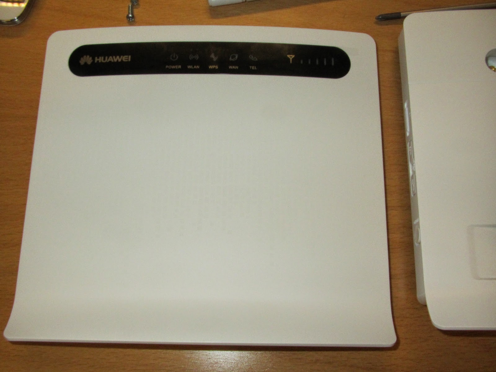 Inside Ukkomobile 450MHz LTE router - Huawei B593s-31A