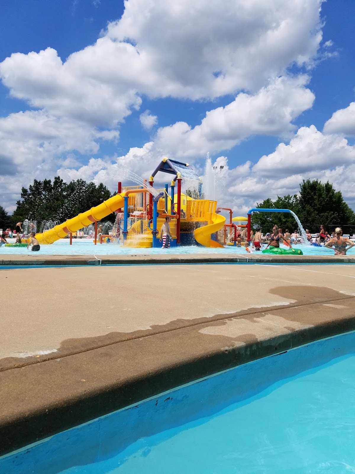 Play St. Louis: RiverChase YMCA of Fenton Outdoor Pool, Fenton