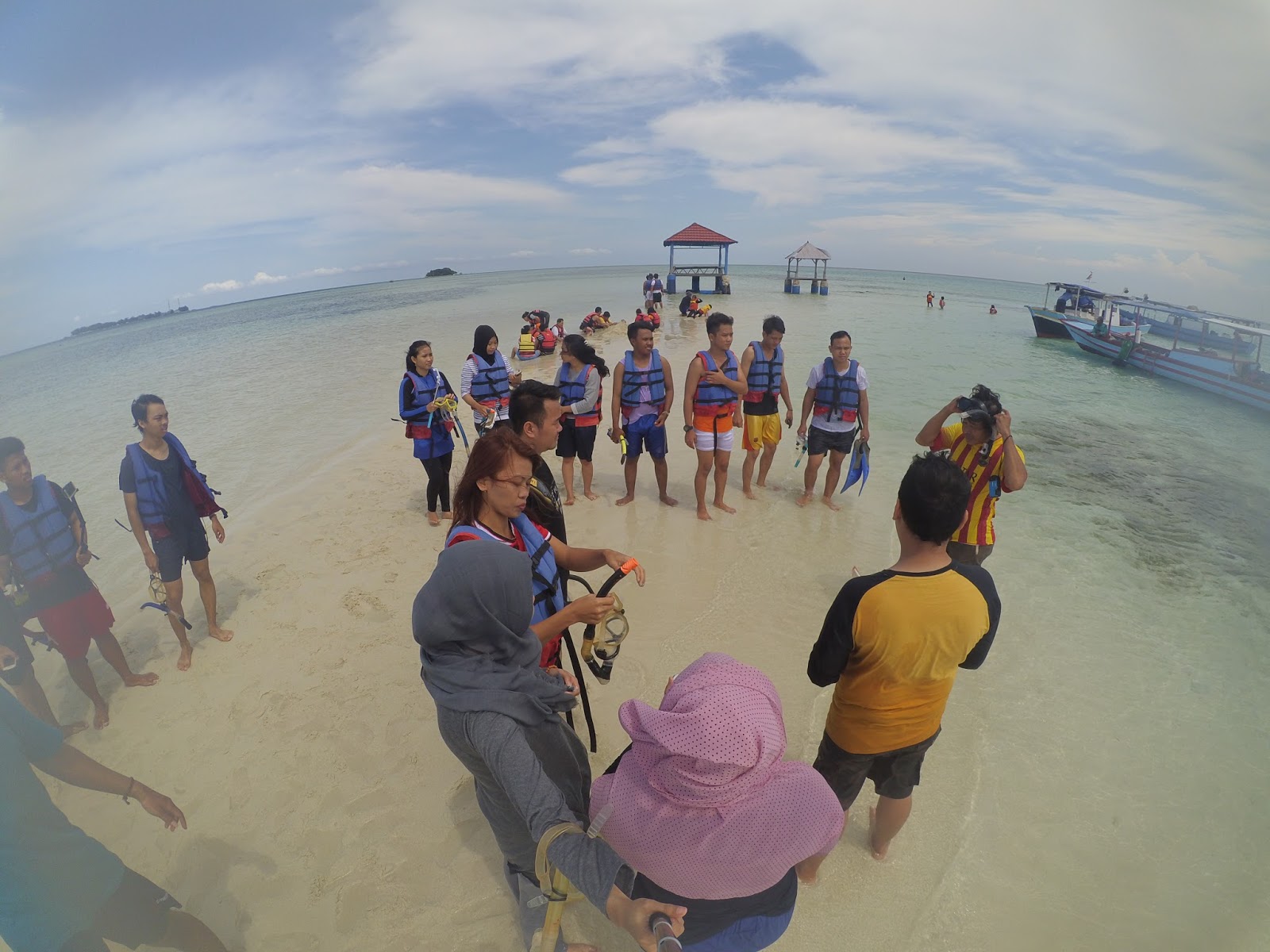 Explore Pulau Pramuka lanjut Snorkeling ke Pulau Gosong & Pulau Air ...