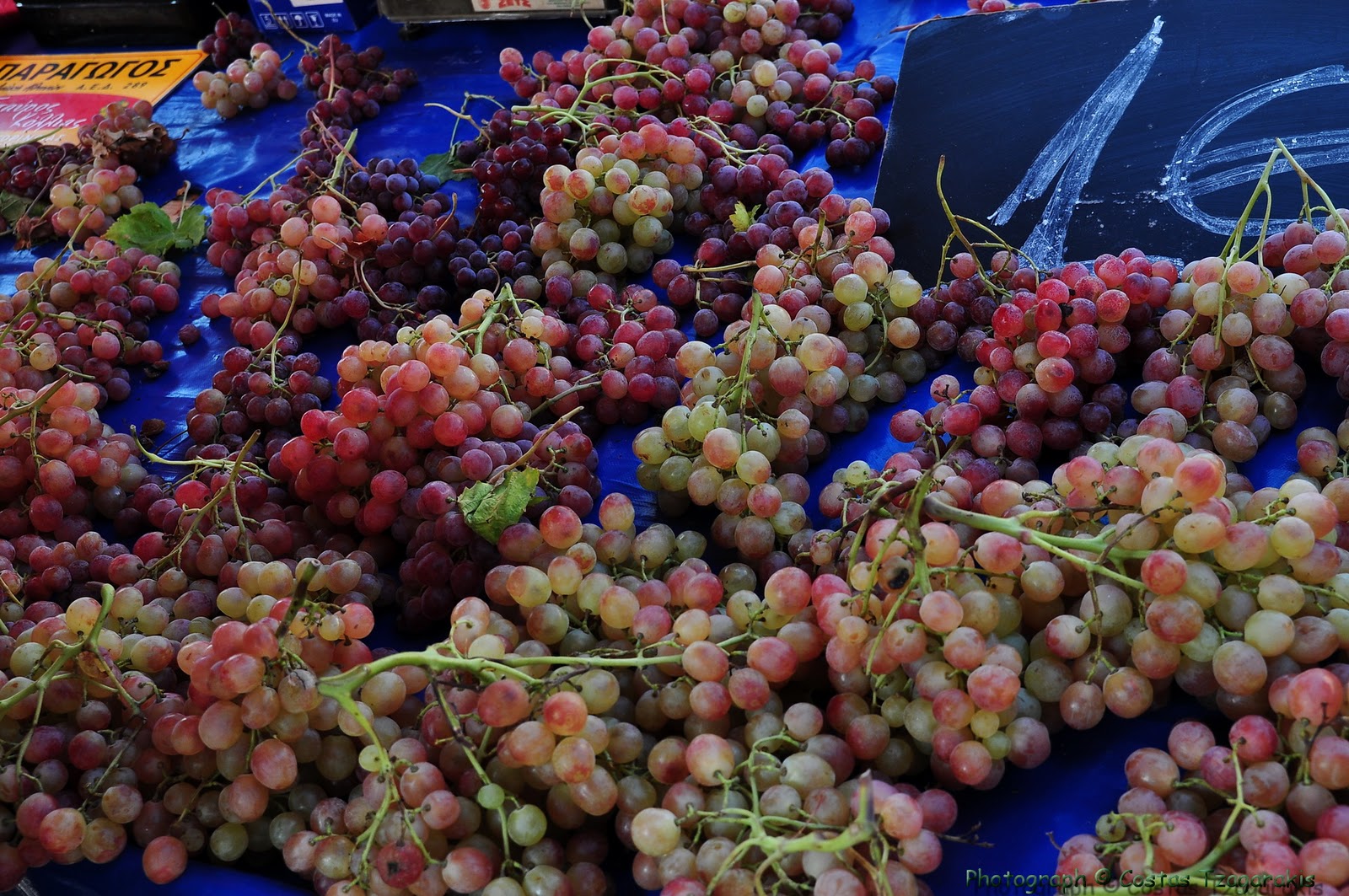 Nature Digital : At the producers' market. Fruit and vegetables. Στην ...