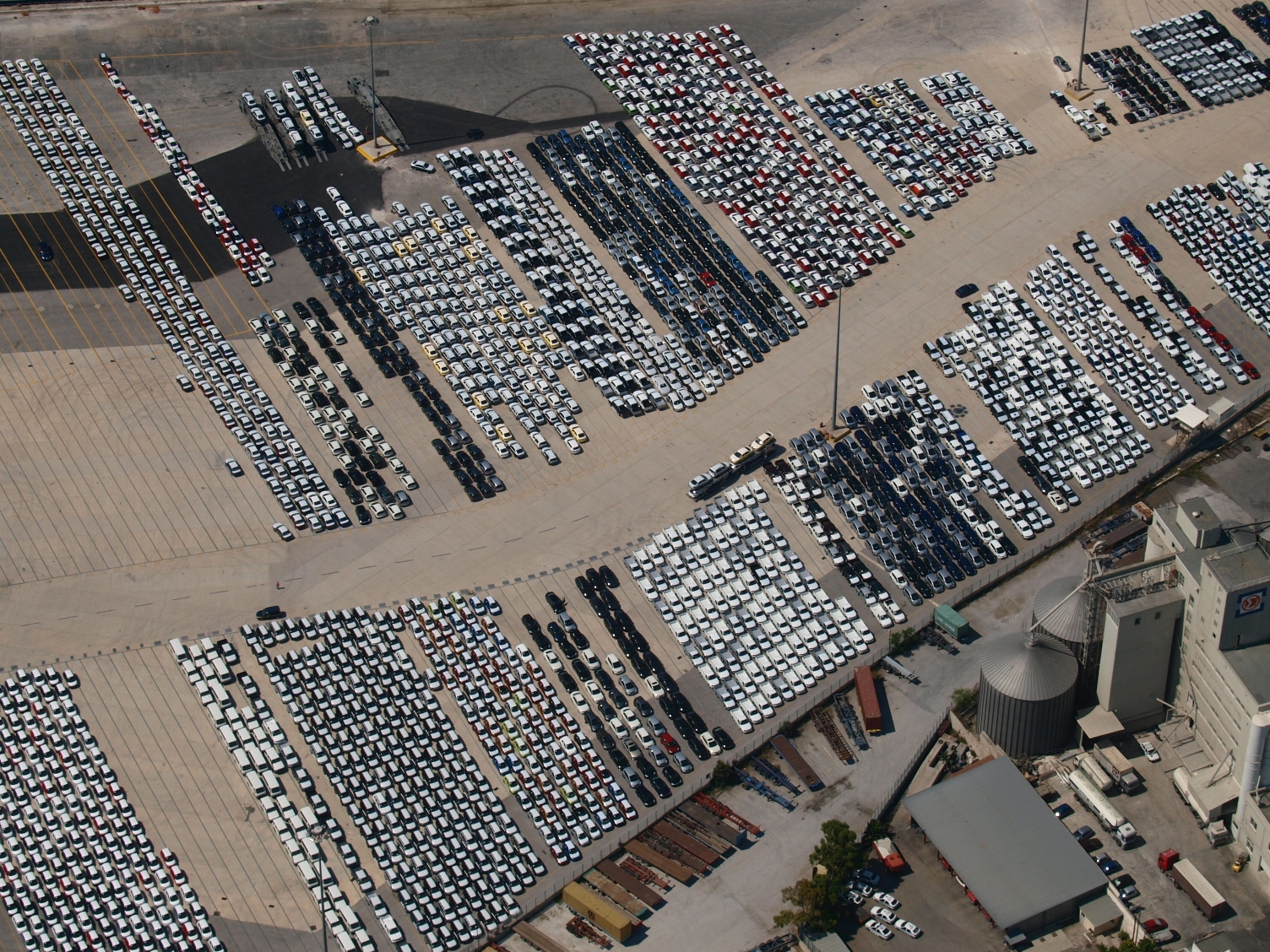 NEXTOK: ΣΤΟΝ ΠΕΙΡΑΙΑ ΤΟ ΜΕΓΑΛΥΤΕΡΟ CAR-TERMINAL ΤΗΣ ΜΕΣΟΓΕΙΟΥ