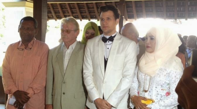 Resmi : Stuart Collin dan Risty Tagor Akhirnya Menjadi Suami Istri ...